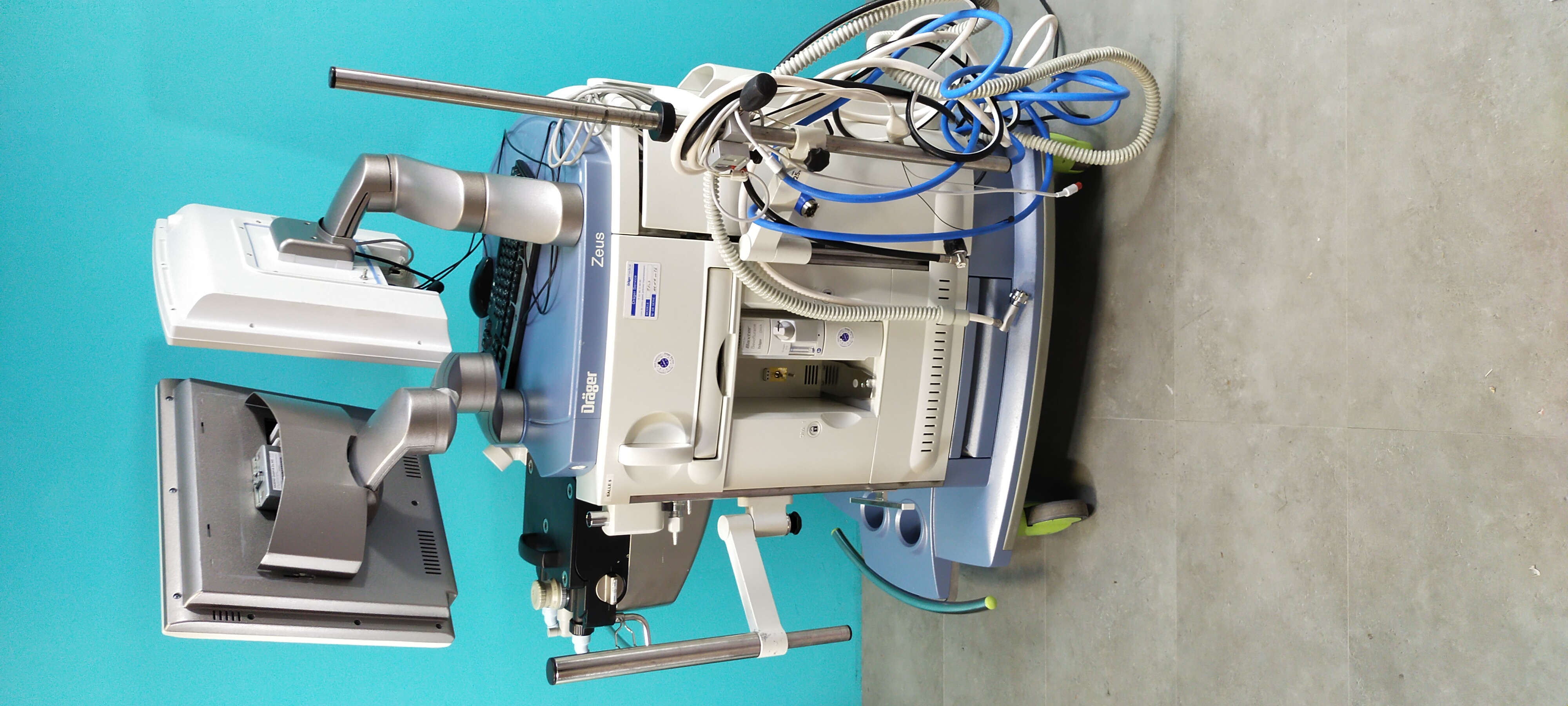 Dräger Zeus Narkosegerät auf Trolley