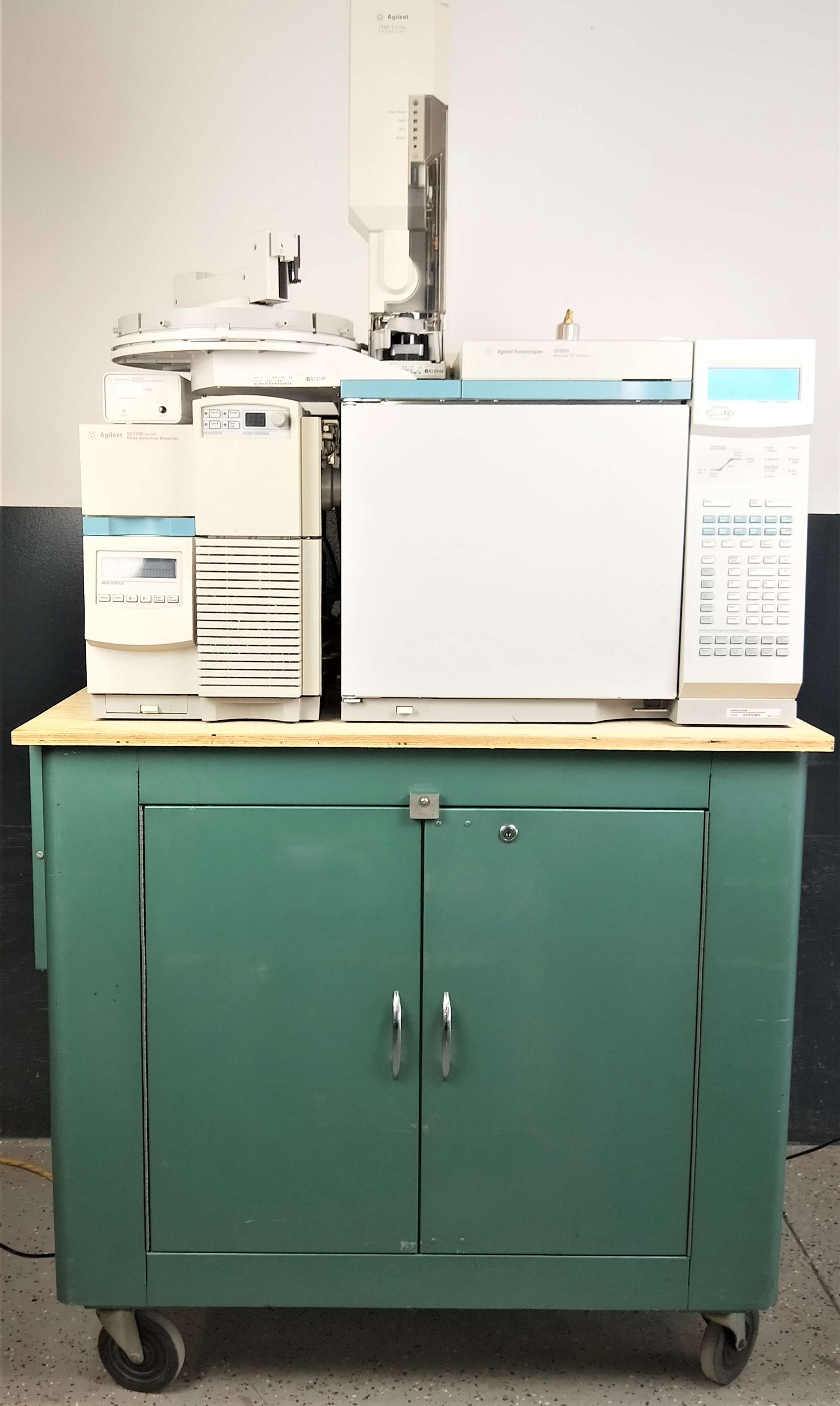 使用Agilent 6890N-5973N GC-MS系统与自动进样器，真空泵和许多配件销售… - yb体育app在线下载