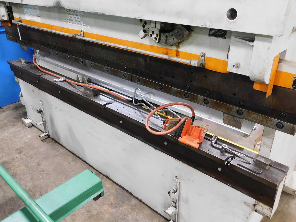 Used HTC 12' x 200 Ton Hydromechanical Press Brake 200-12H for Sale in ...