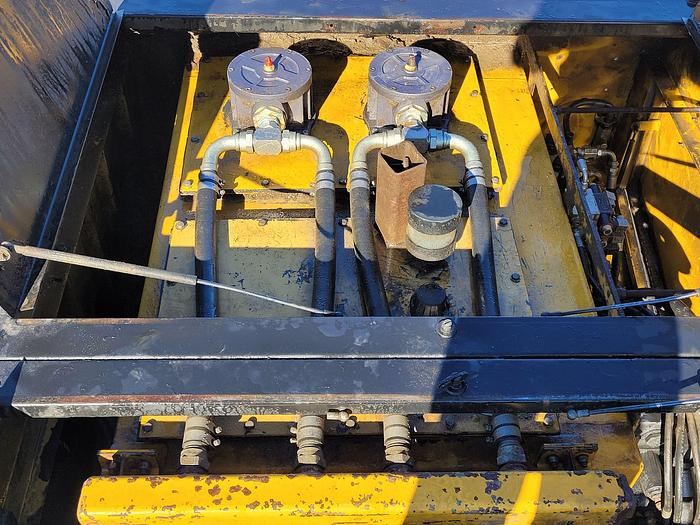 Used Sold 2010 EXTEC C12 at Grinder Crusher Screen