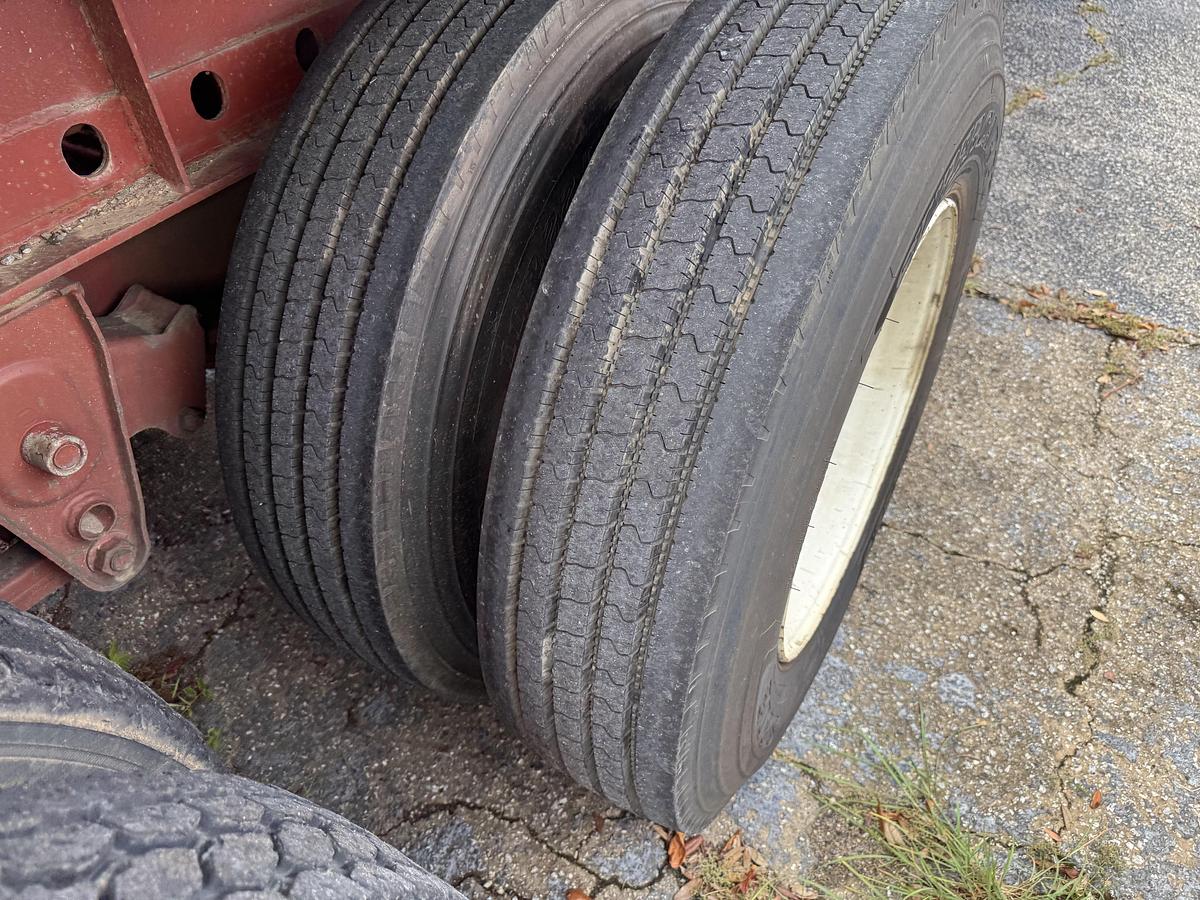 Used 2005 CLARK FLATBED TRAILER for Sale at John's Big Trucks Inc.