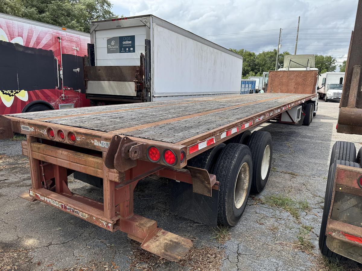 Used 2005 CLARK FLATBED TRAILER for Sale at John's Big Trucks Inc.
