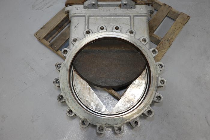 Unused True Line 24" Hand Operated V-Port Knife Gate Valve #44148 for Sale at Can-Am Machine...