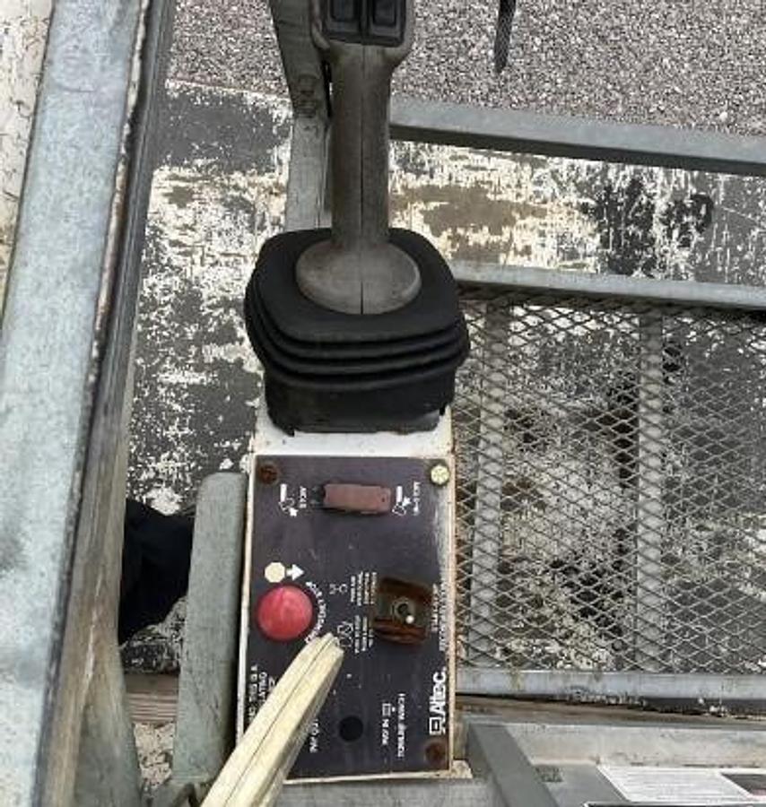 Used Altec AT235P Cable Placer on 2017 Ford F550 Utility Truck - 91911 ...