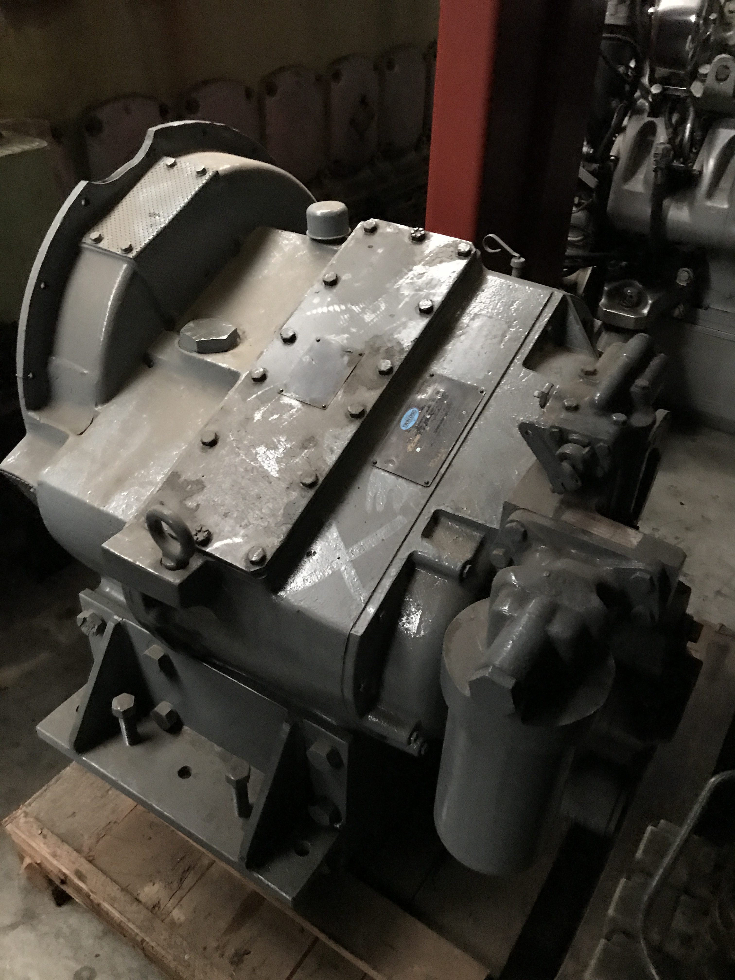 Used GEARBOX TWIN DISC MG 520 for Sale at VIMO Trading Co. B.V.