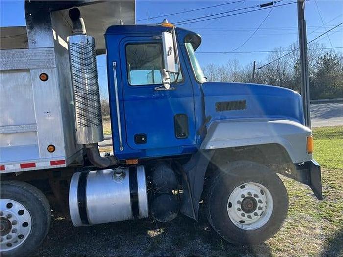 Used Sold 2001 Mack CH613 at Finley Truck Sales