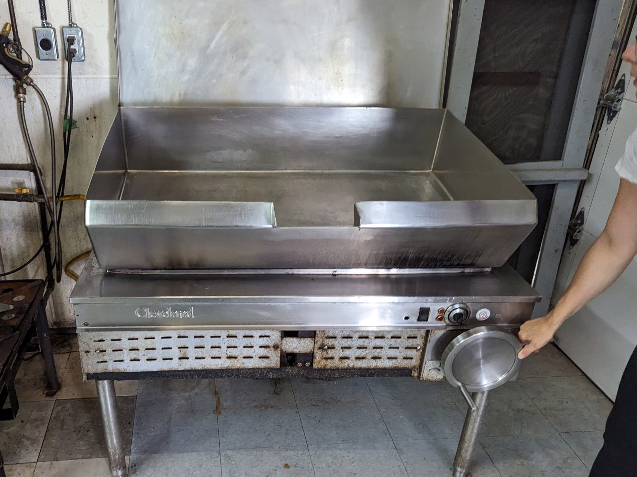 Used Cleveland SEL-40T Electric Manual Tilt Skillet for Sale at Steep ...