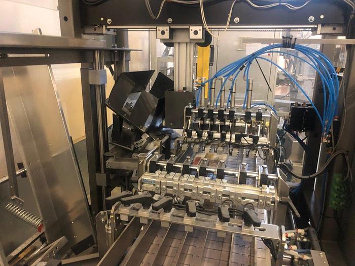 Used Combi Alphapack® Pick & Place Case Packer for Sale at Steep Hill ...