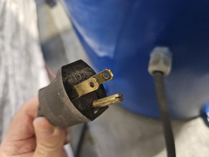 Used Belair FM-4000 1.3 CF Vibratory Finishing Machine 110V Polish Metal for Sale in Central Fall...