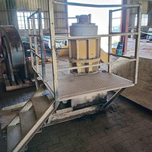 Used VERTICAL ROLLER MILL CRUSHER WITH HYDRAULIC MOTOR AND LUBRICATION ...