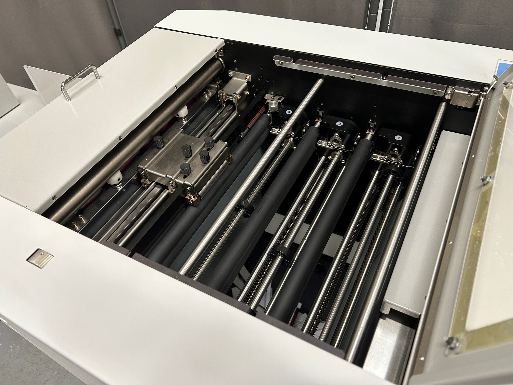 Refurbished Sold Vivid MCC-35AS Slitter/Cutter/Creaser/Perforator at ...