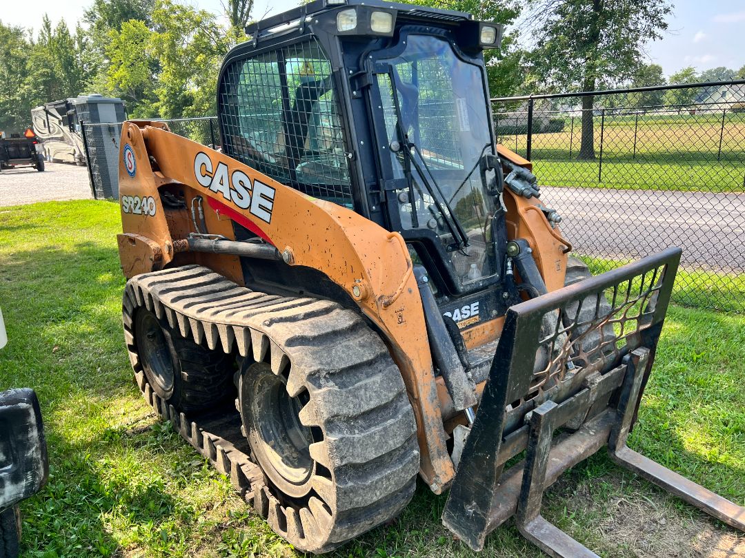Used 2019 CASE SR240 for Sale in Brazil, Indiana
