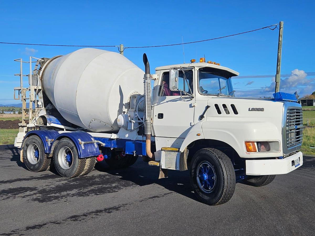 Used 1995 Ford L8000 Concrete Agitator Truck for Sale in Orielton,
