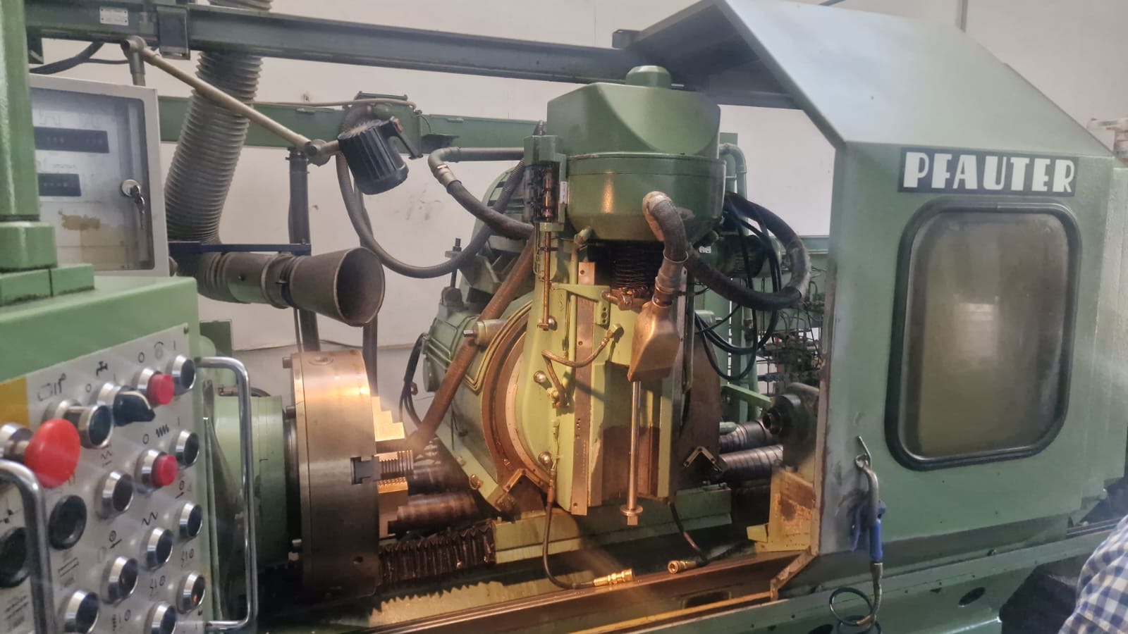 Used Gear Hobbing Machine PFAUTER P 250 H for Sale in Crespellano,