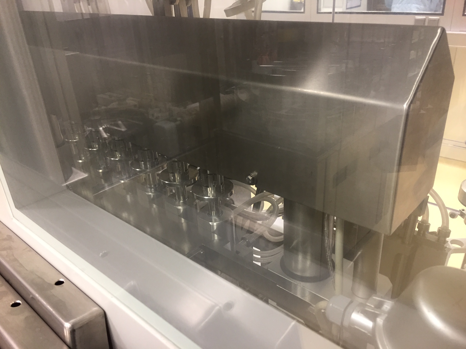 Used Sold BOSCH - Liquid Filling Line - RRU 3043 + HQL 2440S + ALF 4060 ...