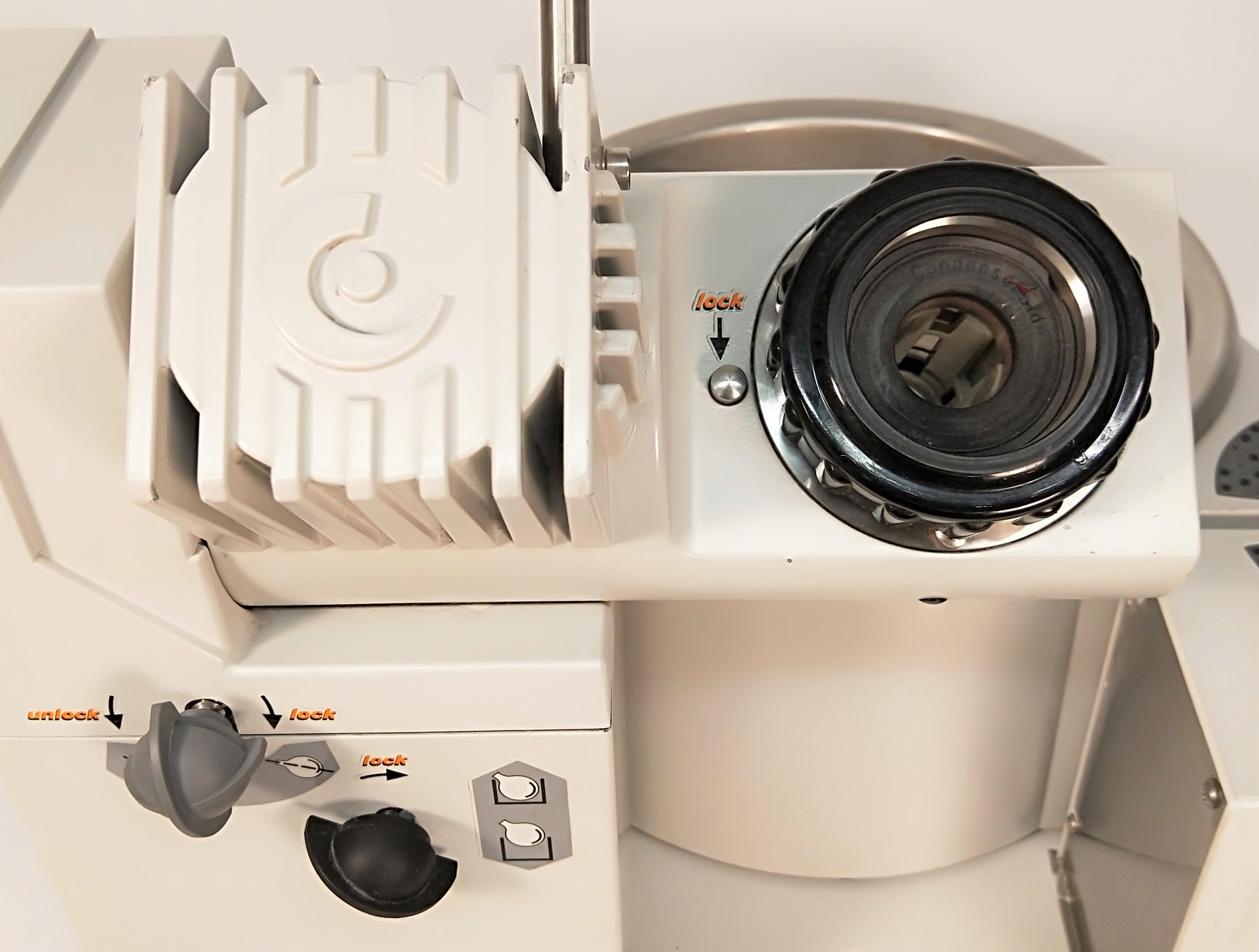 使用Heidolph（Brinkmann）ColleGiate HP Digital Labanata 4000带冷凝器的旋转蒸发器 ...