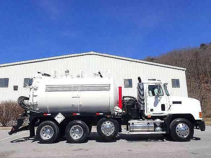 Used 3000 U.S. Gallon carbon steel vacuum Unit, DOT 407/412, full o...