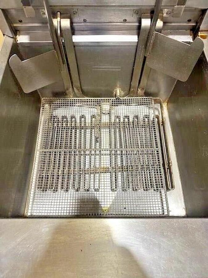 Used "FRYMASTER FPC128/236" ELECTRIC 2 FRYING WELLS, DUMP...