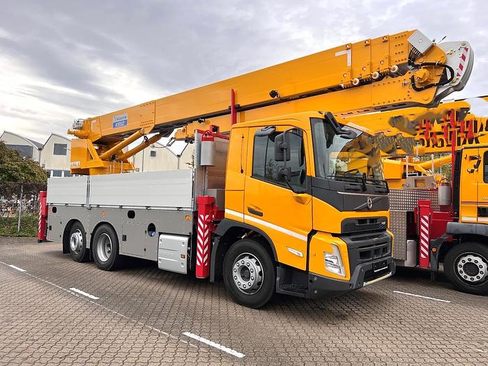 Construction equipment for sale at UCY Industrial GmbH