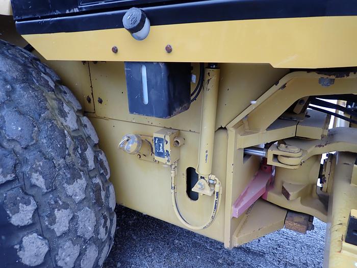 Used 2007 Caterpillar CS-563E Vibratory Compactor for Sale at Old F...