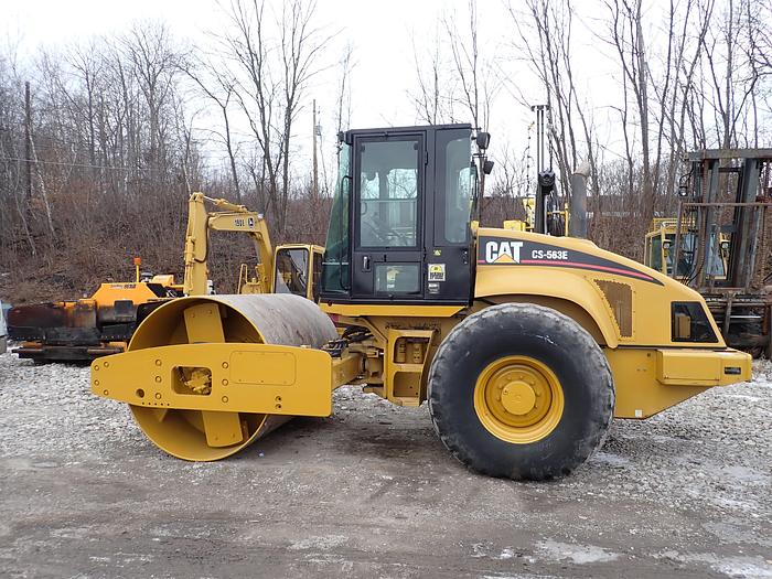 Used 2007 Caterpillar CS-563E Vibratory Compactor for Sale at Old F...