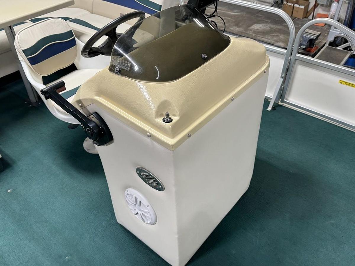 Used 2000 Starcraft Marine Starfish 180 Pontoon for Sale at Boat World