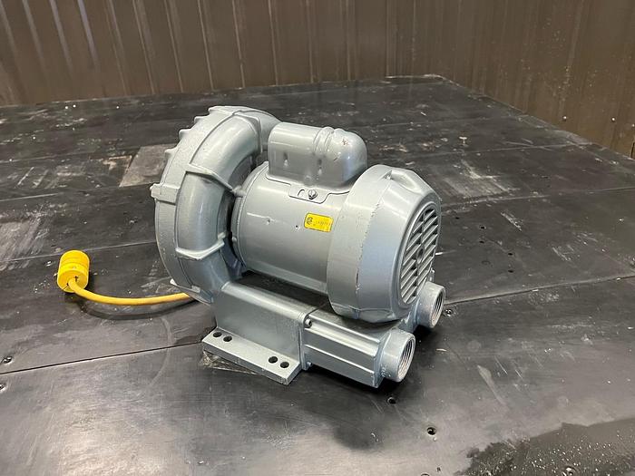 D'occasion USED GAST REGENERATIVE BLOWER, 53 CFM, 1.25" INLET & OUTLET ...