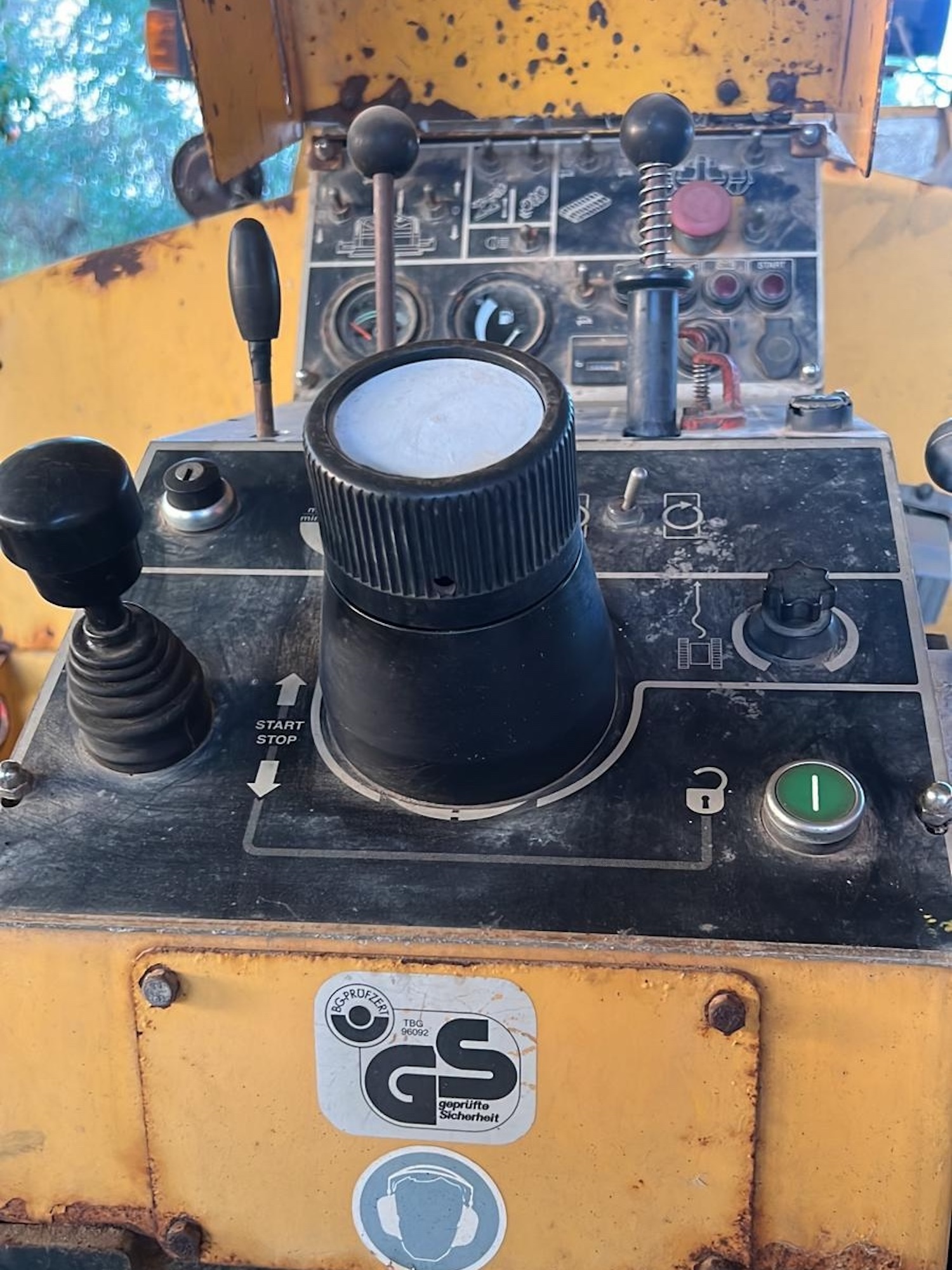 Usato FINITRICE CINGOLATA DYNAPAC F5C ANNO 2001 in vendita presso G...