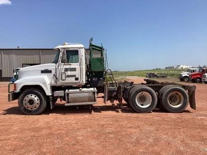 Used 2000 Mack CH613 Winch Truck - Winch - Headache Rack for Sale in ...