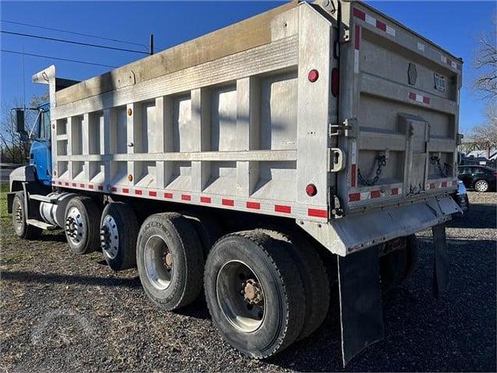 Used Sold 2001 Mack CH613 at Finley Truck Sales