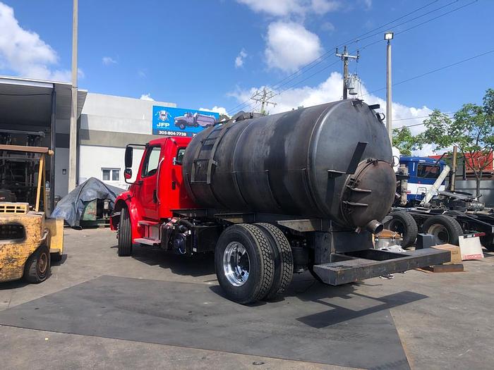 Used 2019 FREIGHTLINER BUSINESS CLASS M2 106 for Sale in Miami, Florida