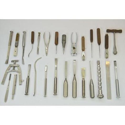 D'occasion BOITE D'ORTHOPEDIQUE INSTRUMENTS A OS à vendre à Centre d ...