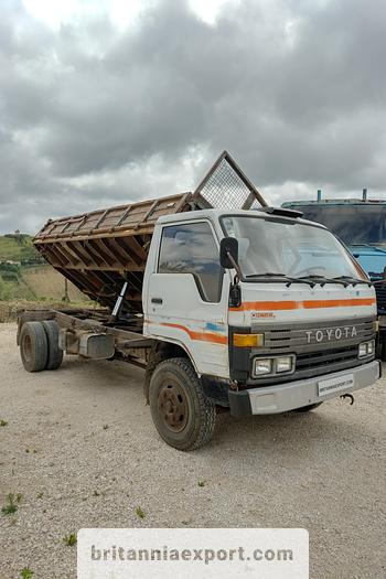 Used 1989 TOYOTA Dyna 300 14B 7.5 ton 3 way tipper for Sale in Portugal