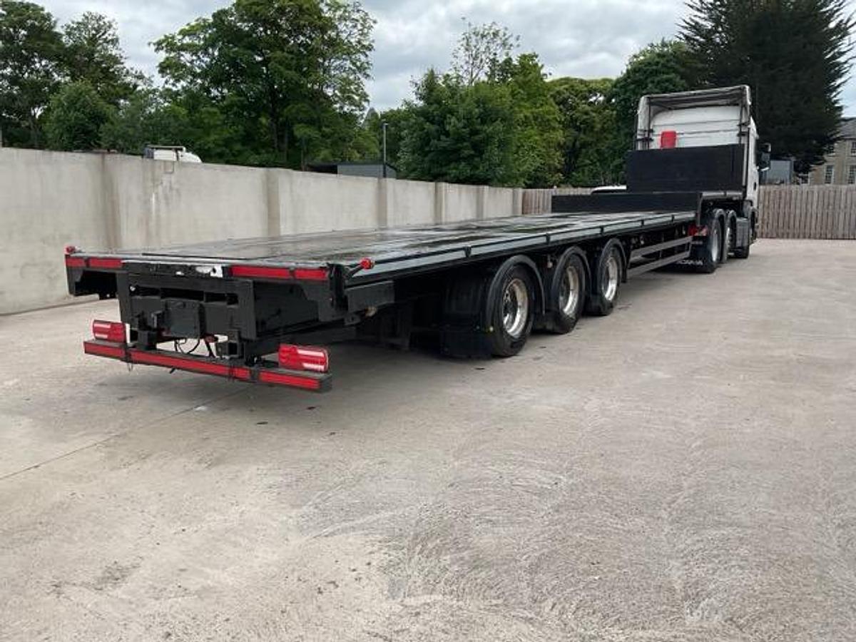 Used 2016 Cartwright Tri Axle Stepframe Flat Trailer for Sale at Co...
