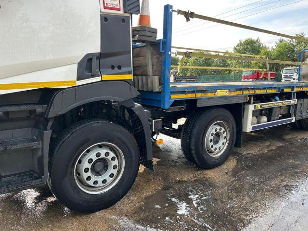 Used 2020 (20) Renault C430 8x2 Rearlift Beavertail for Sale at Cor...