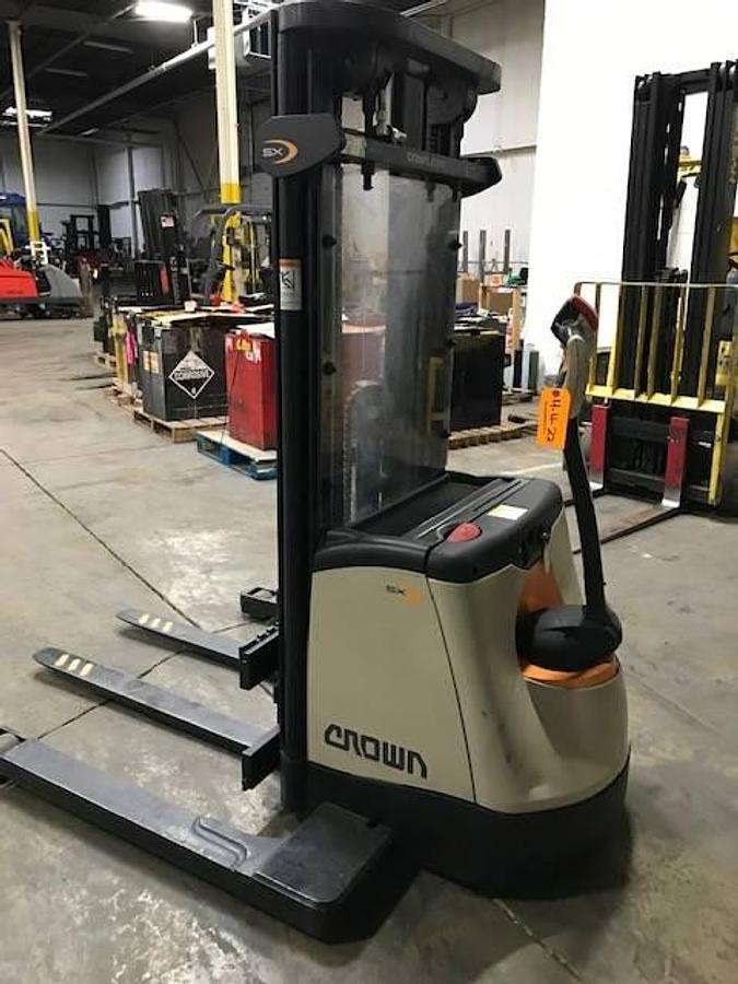 CSA Stacker|Crown SX3000-40 Walkie Straddle|GTA