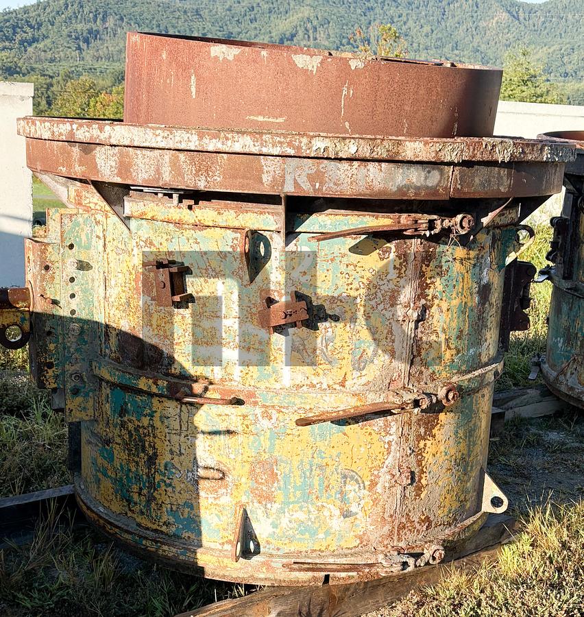 Used Besser-Quinn 48" Precast Concrete Extended Base Form (2 Each) for ...