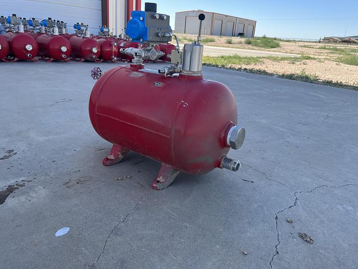 Used Blowcase, Horizontal, 8.9 gal, 200# for Sale in Texas