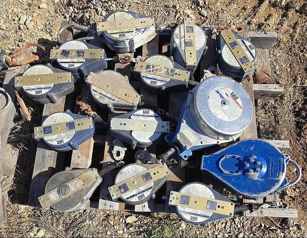 Used Lee. C Moore 127' x 282,000lbs Cantilever Mast, S/N-T3158, crown ...