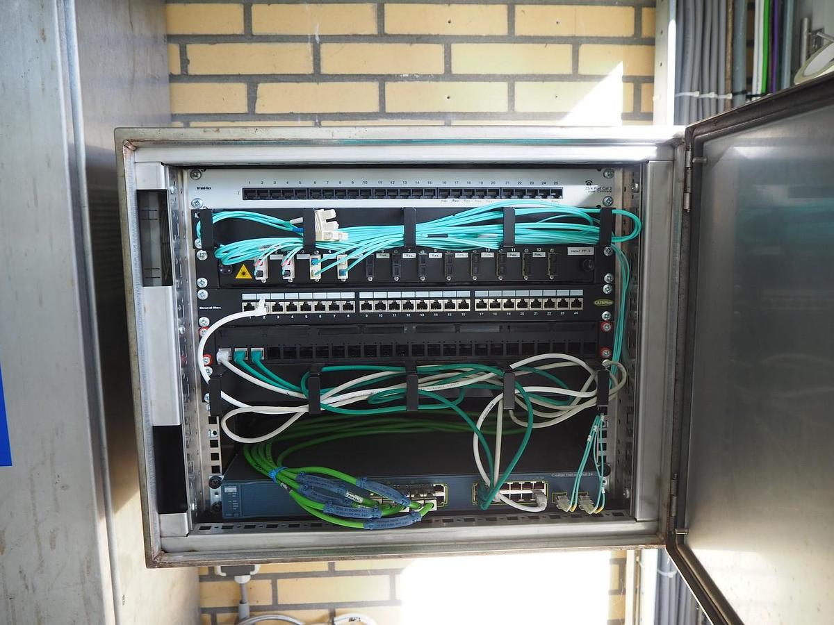 Used Server cabinet for Sale at VDZ trading B.V.