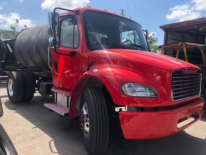 Used 2019 FREIGHTLINER BUSINESS CLASS M2 106 for Sale in Miami, Florida