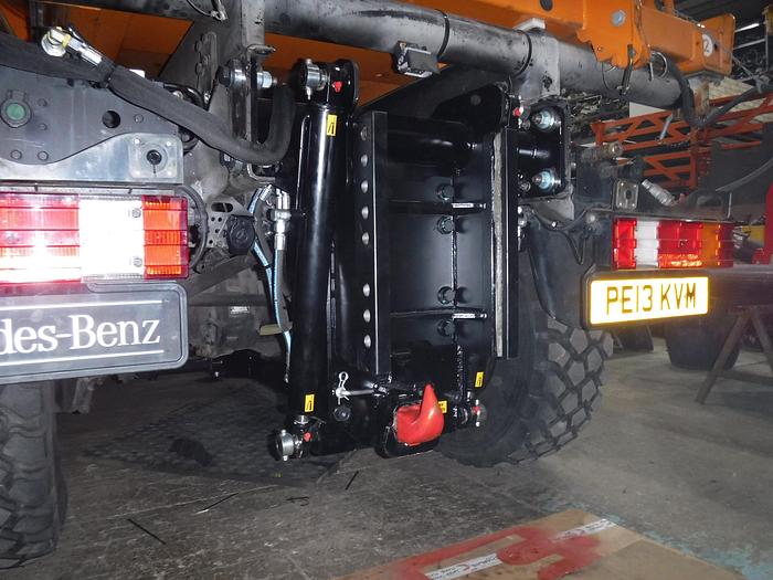 New UNIMOG UGN PICK UP HITCH for Sale in Ingleton, United Kingdom