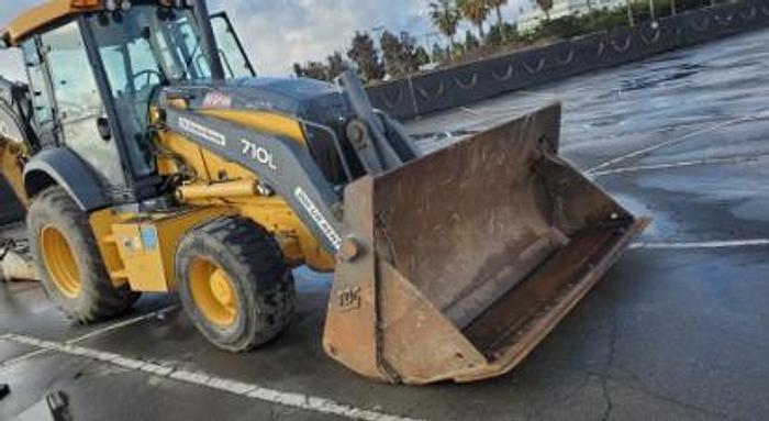 Used 2018 John Deere 710L Backhoe for Sale in Bakersfield, California