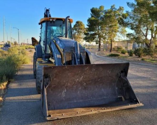 Used 2018 John Deere 710L Backhoe for Sale in Bakersfield, California