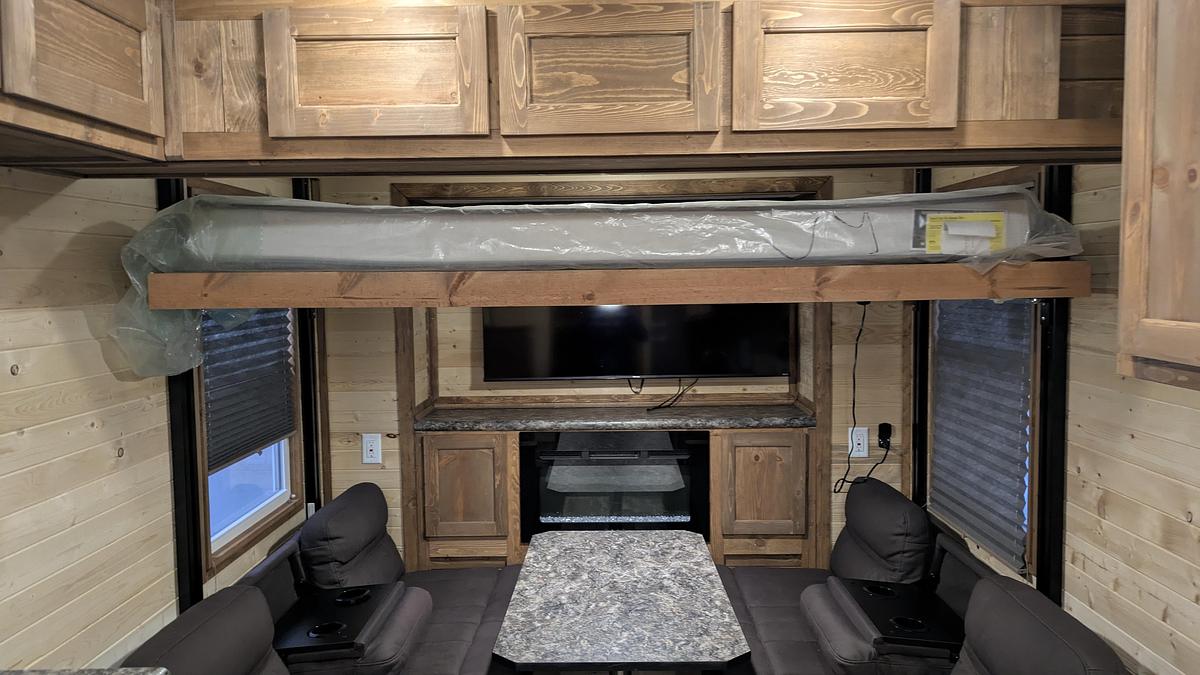 Used 2025 Ice Castle Fish Houses 8' X 21V RV for Sale at River ...