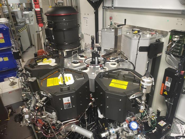 Used 1996 Applied Materials 5200 Centura Dry Etch Cluster Tool for ...