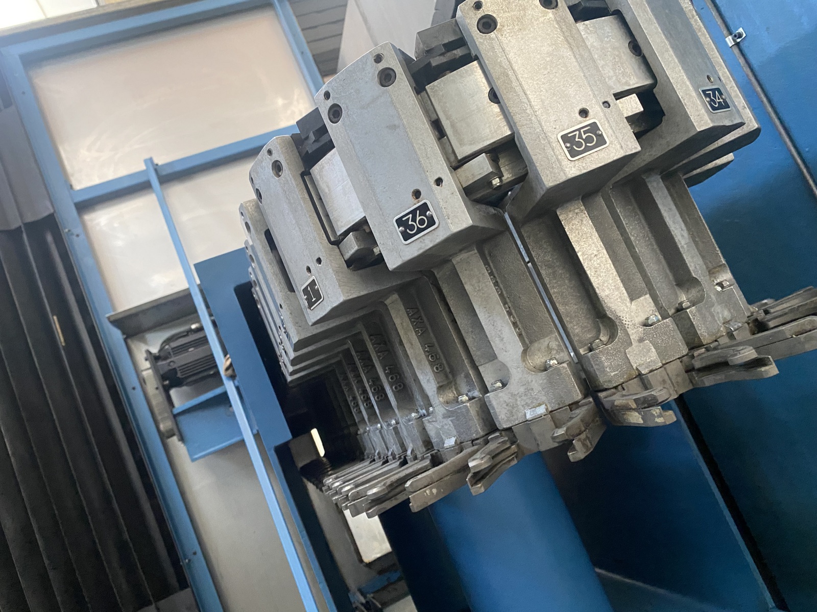 Used 2004 AXA VSC 3-4000M for Sale at RIKI Macchine Utensili SRL