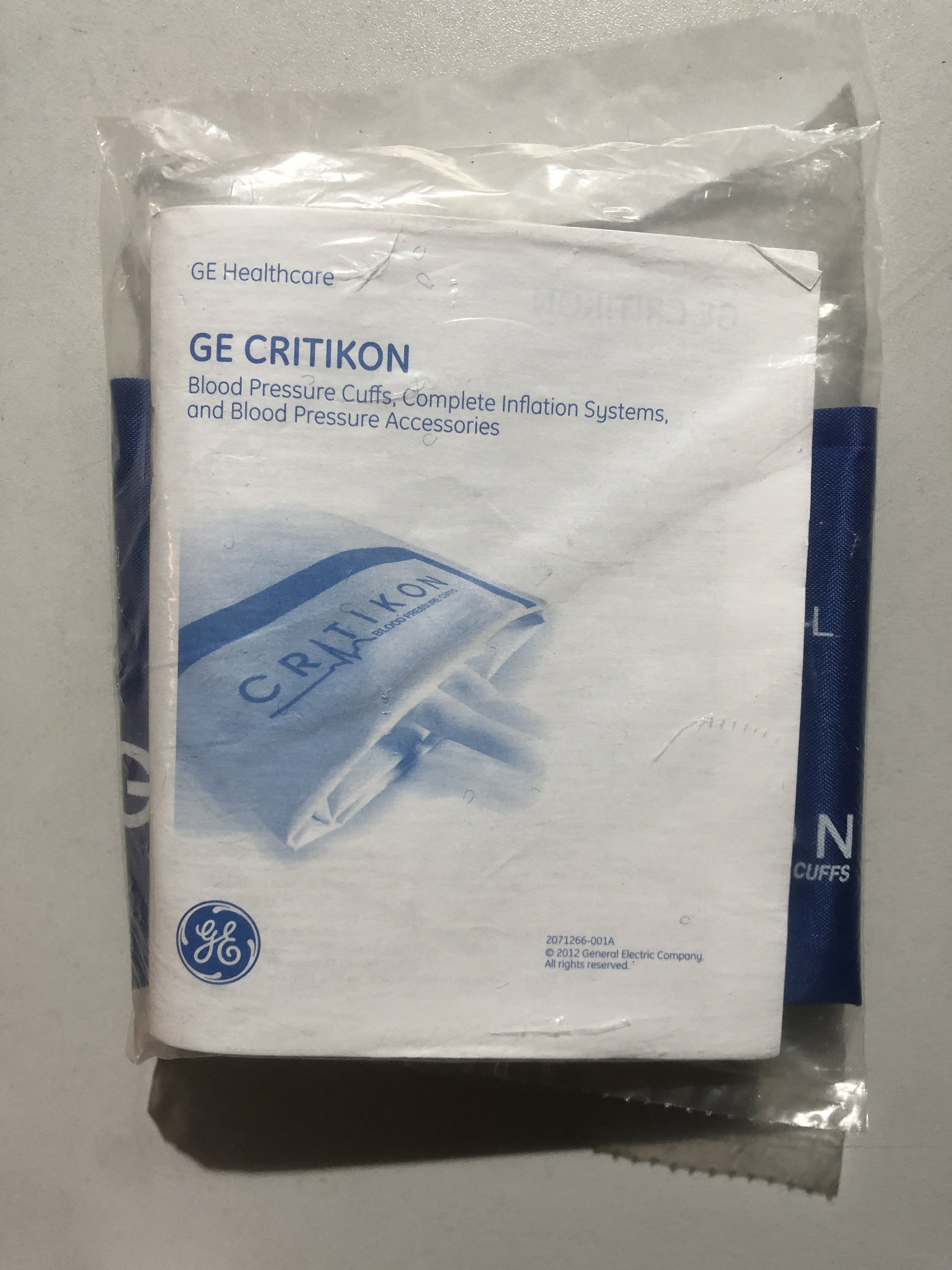 Gebraucht GE CRITIKON Blutdruckmanschette (17-25 cm) zum Verkauf in ...