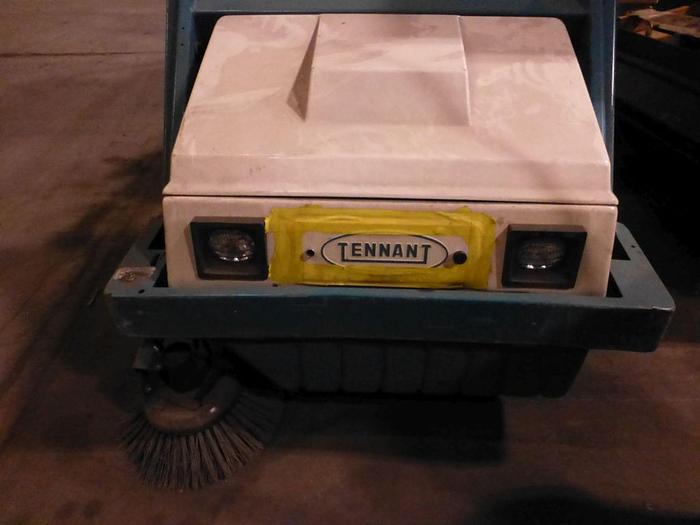 TENNANT FLOOR CLEANER SWEEPER MODEL 235E - TENNANT 235E