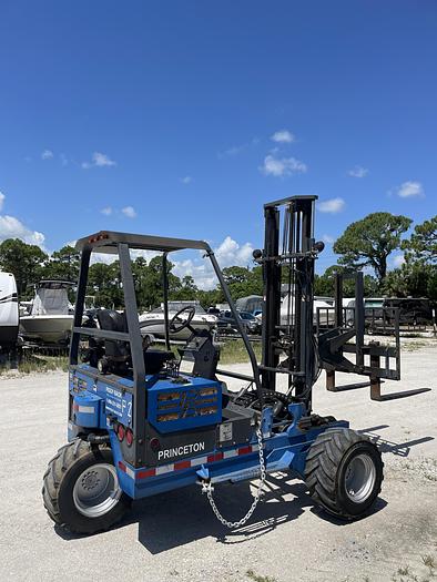 Pneumatic forklift for sale at North Texas Equipment Services, LLC
